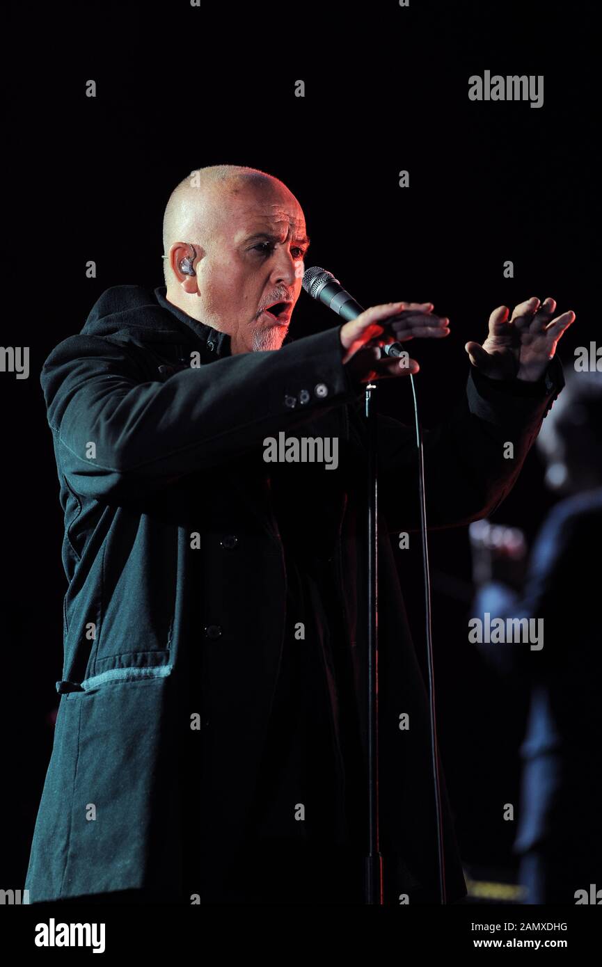 Genesis band peter gabriel hi-res stock photography and images - Alamy