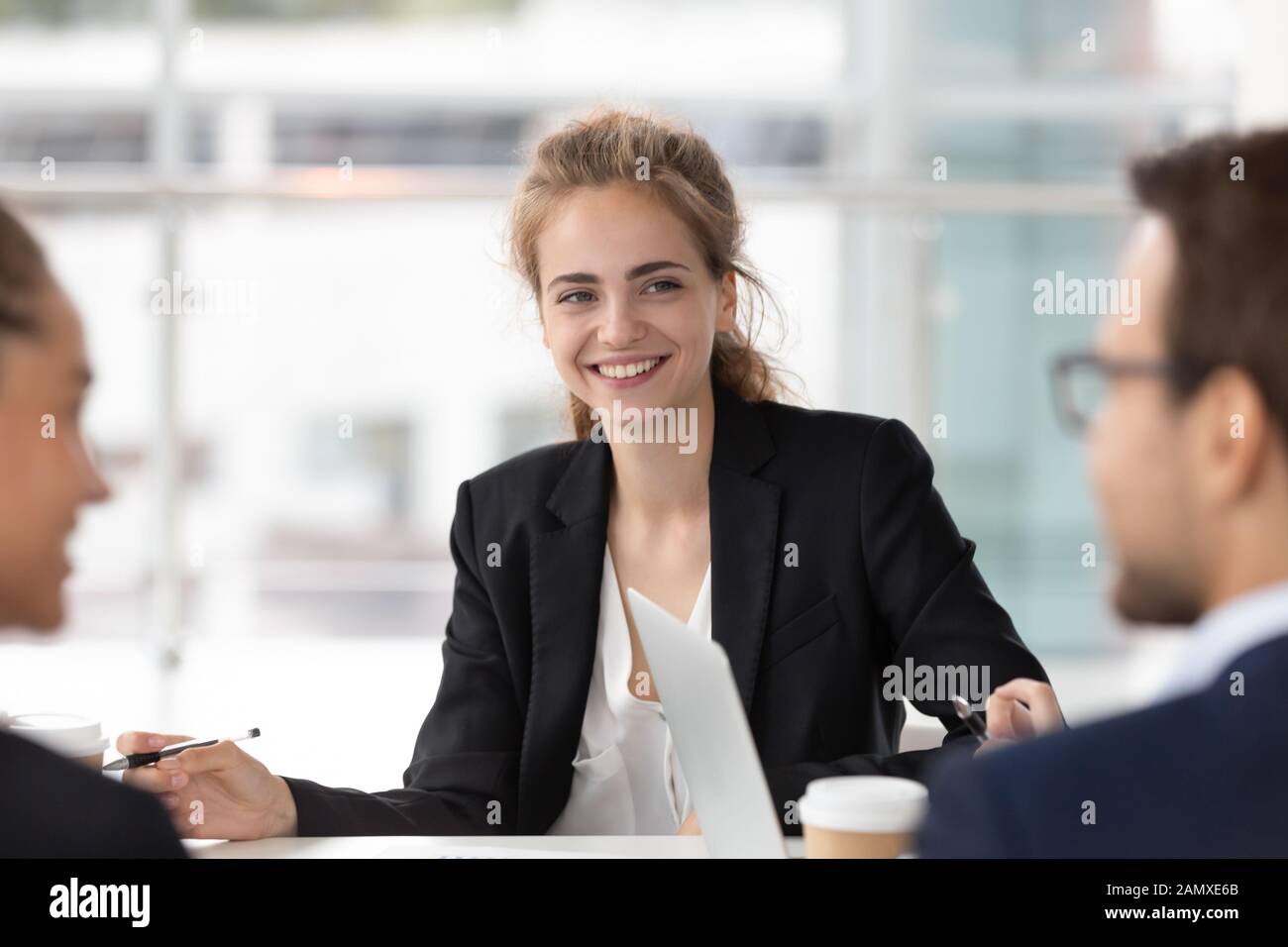 Colleague discussion hi-res stock photography and images - Alamy