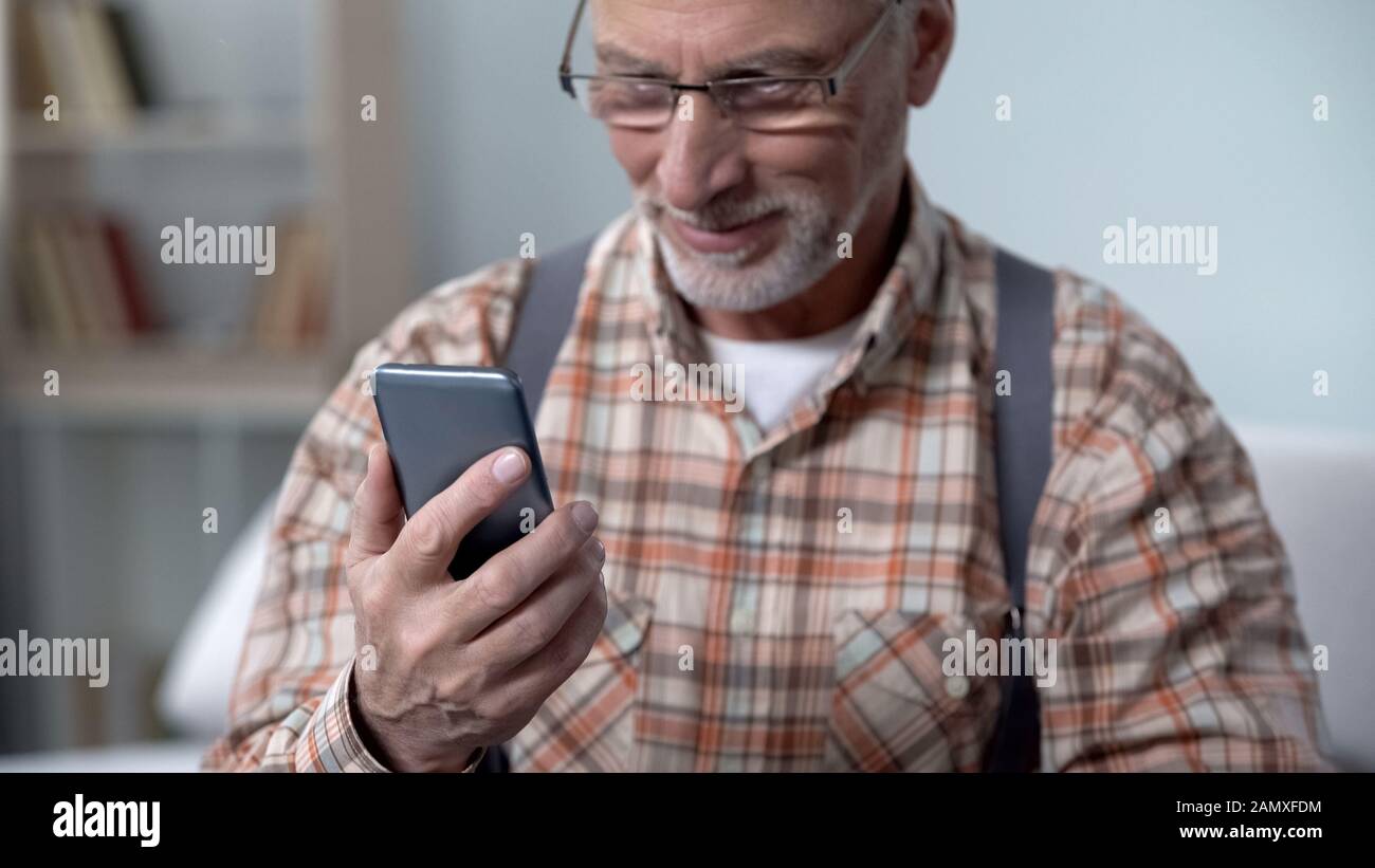Digital technologies elderly hi-res stock photography and images - Alamy