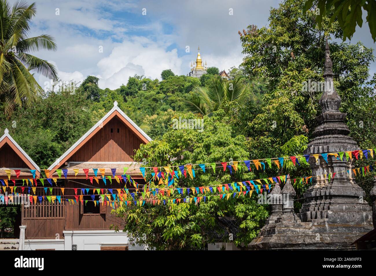 That Makmo, Wat wisunarat Is one of the oldest Buddhist temples in ...