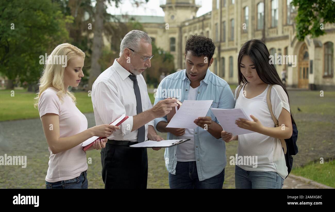 Student talking teacher results hi-res stock photography and images - Alamy