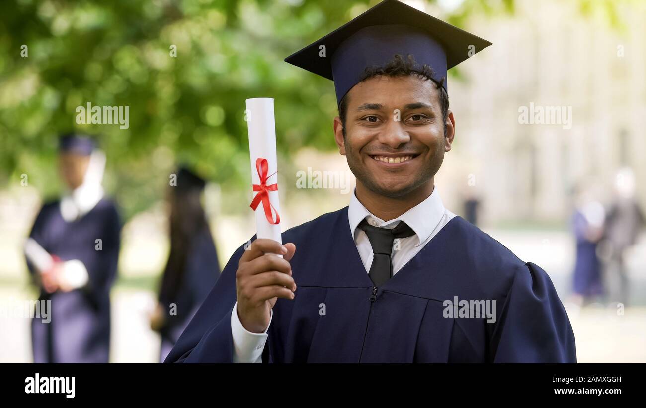 Convocation cap hi-res stock photography and images - Alamy