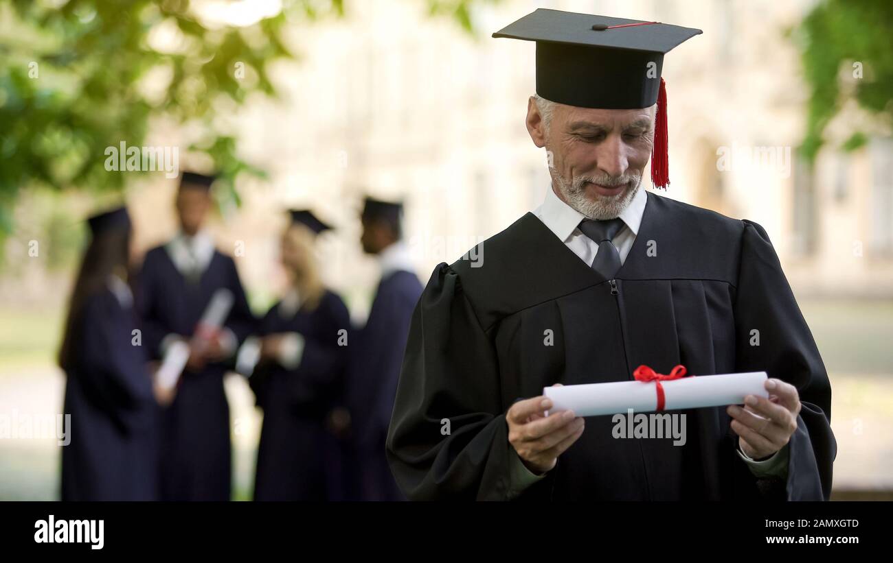 Man holding degree certificate hi-res stock photography and images - Alamy