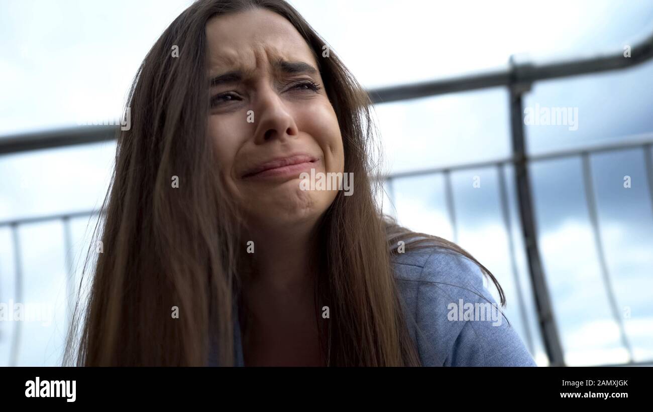 Person crying street hi-res stock photography and images - Alamy