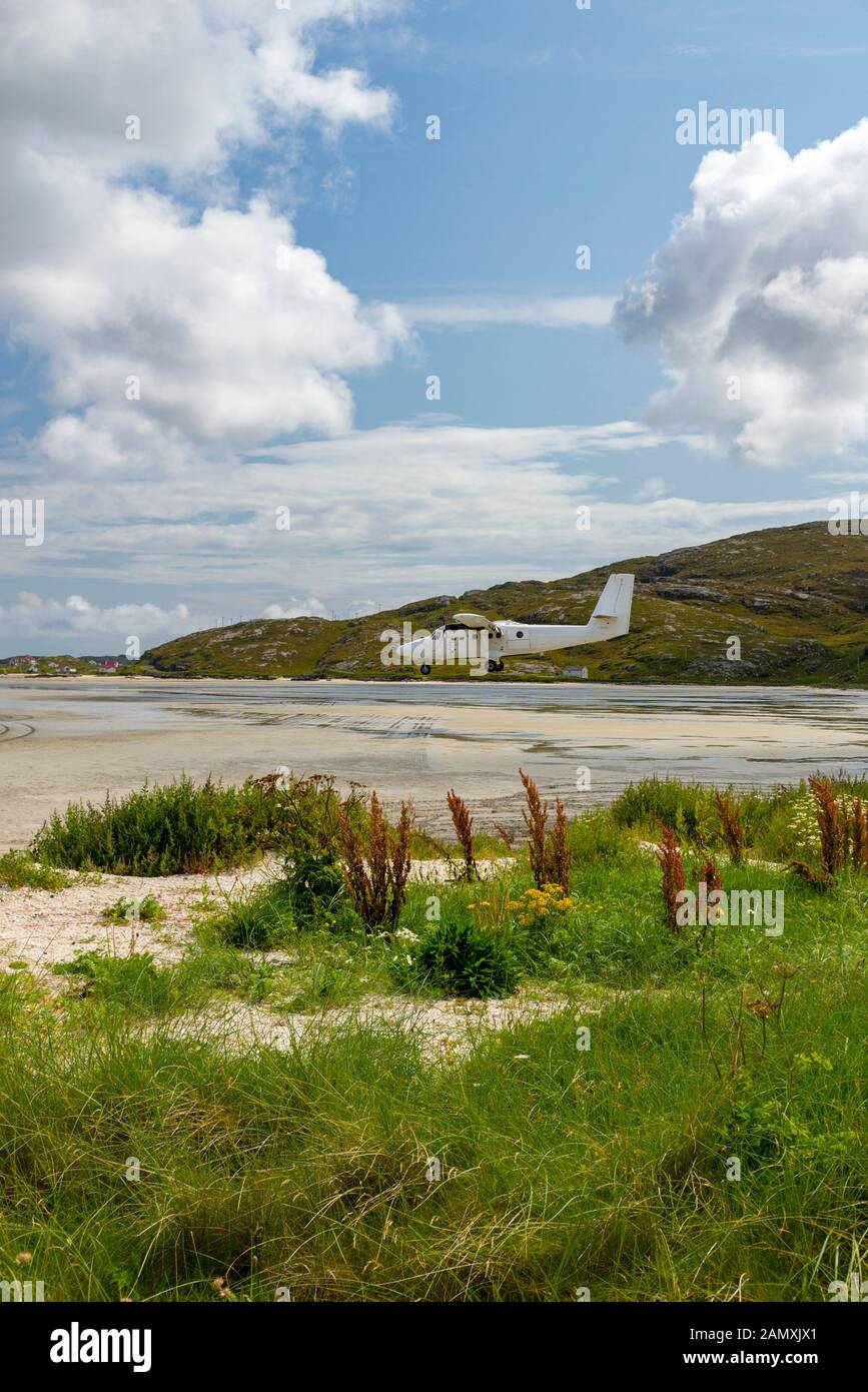 Isle of barra airport hi-res stock photography and images - Alamy