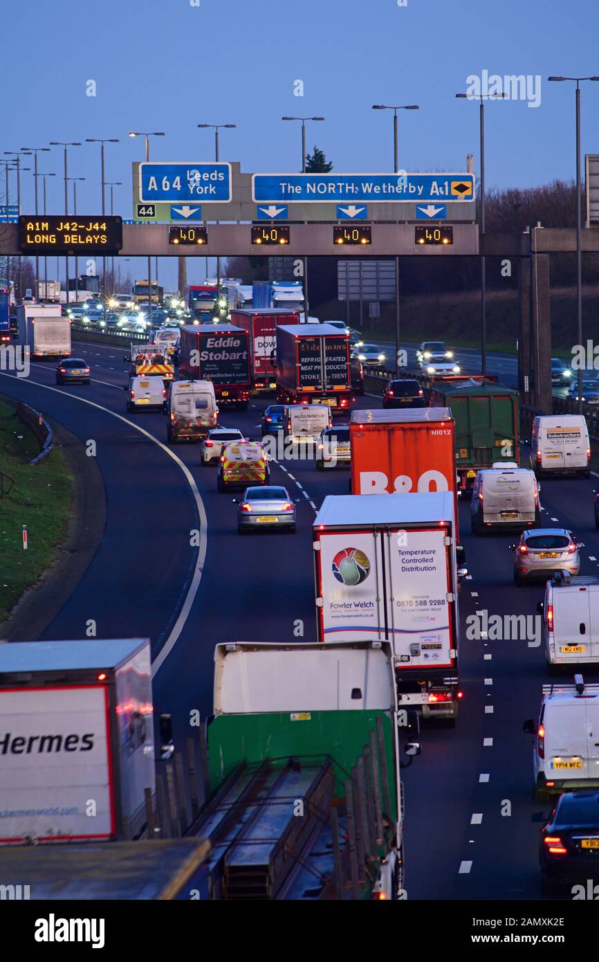Uk traffic motorway night hi-res stock photography and images - Alamy