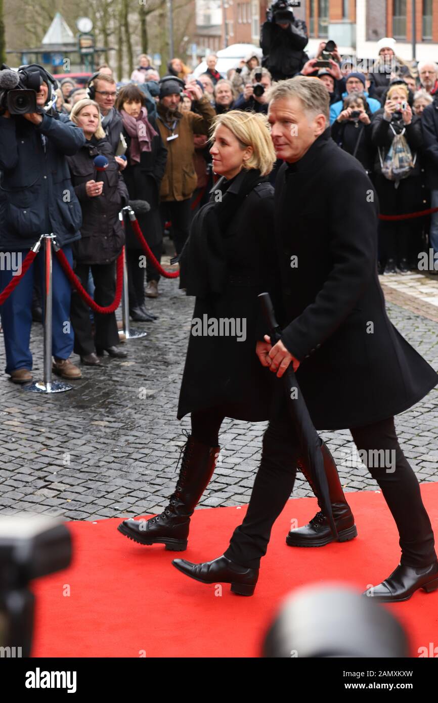 Jörg Pilawa mit Frau Irina, Trauerfeier für Jan Fedder, St. Michaelis ...