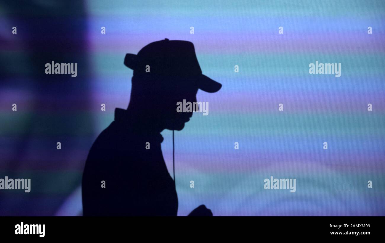 Dj playing set club public hi-res stock photography and images - Alamy