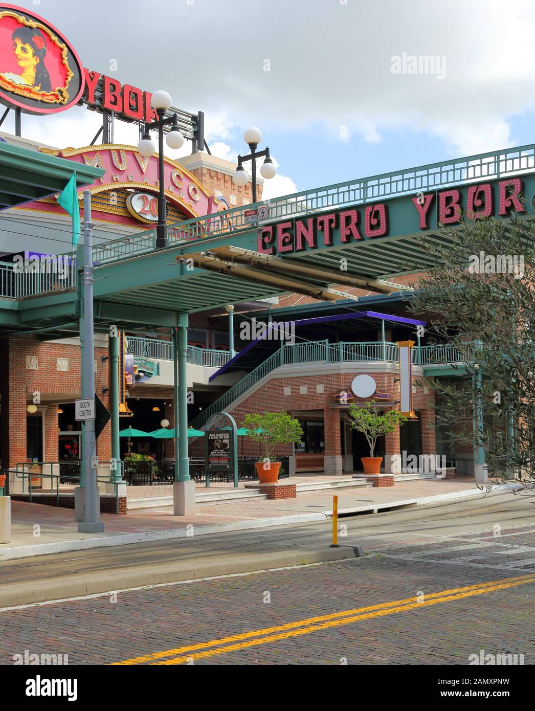 Ybor city cigar hi-res stock photography and images - Alamy