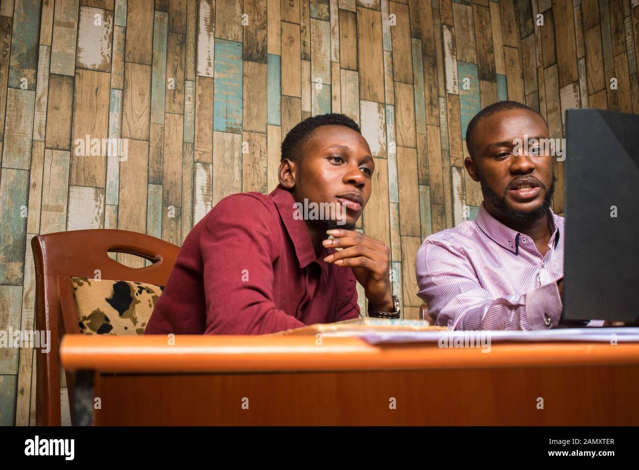 Computer men explain hi-res stock photography and images - Alamy