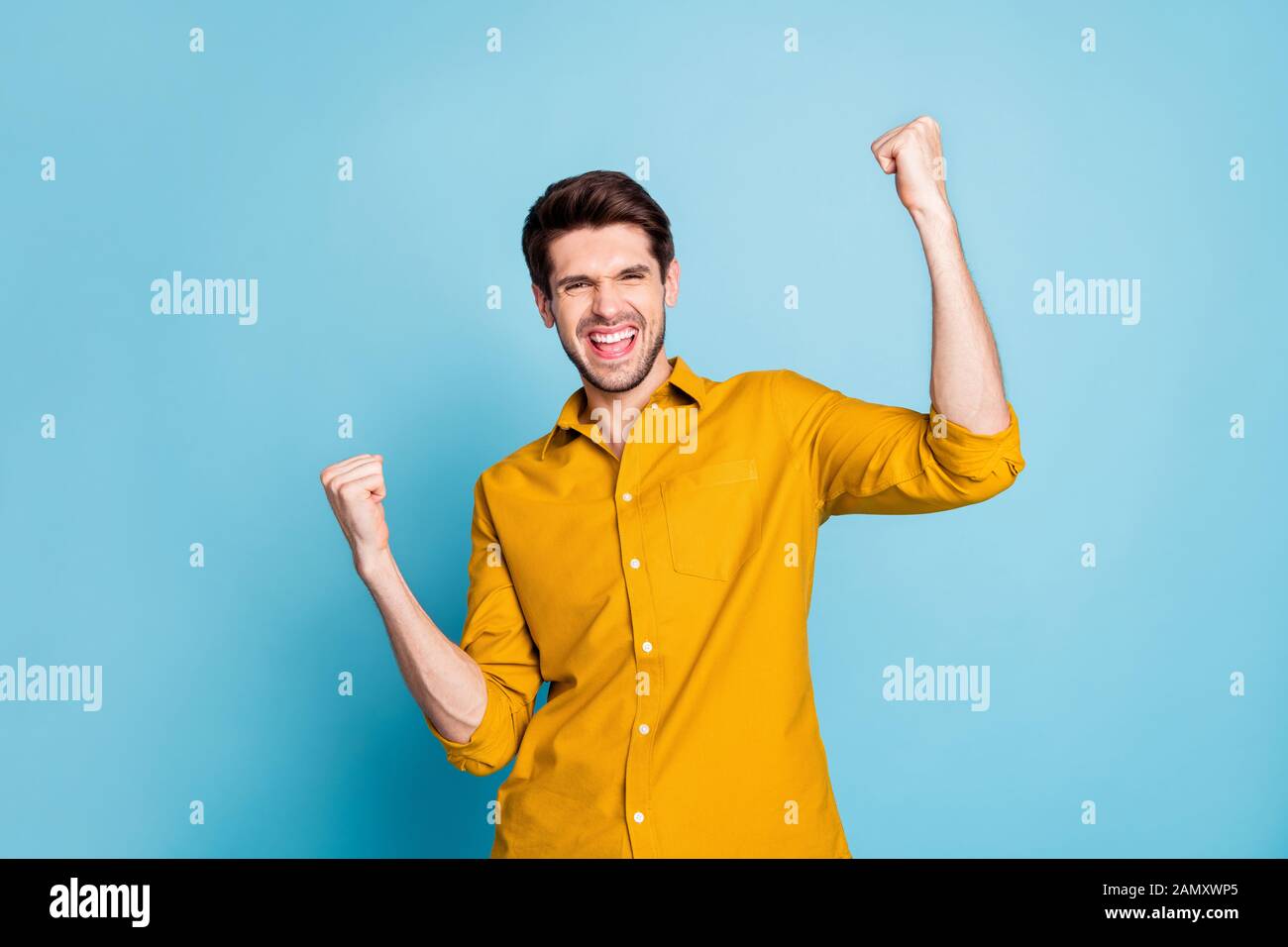 Portrait of his he nice attractive cheerful cheery glad brunette guy ...