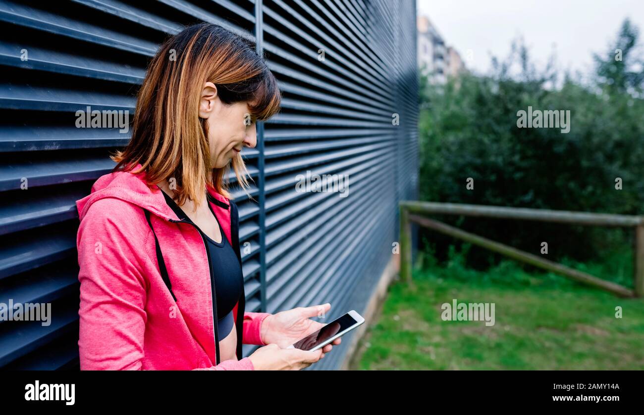Female athlete with mobile phone Stock Photo - Alamy