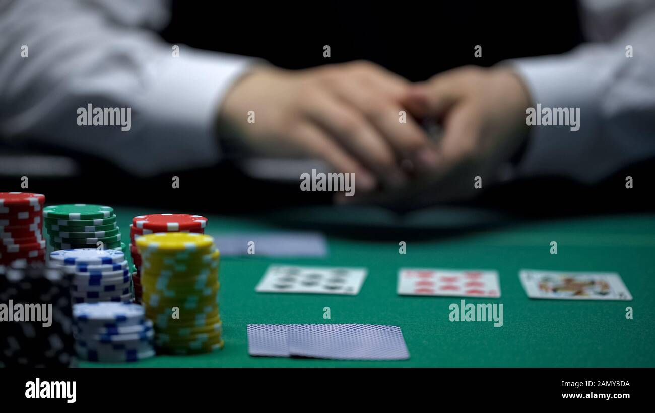 Dealing cards play hi-res stock photography and images - Alamy