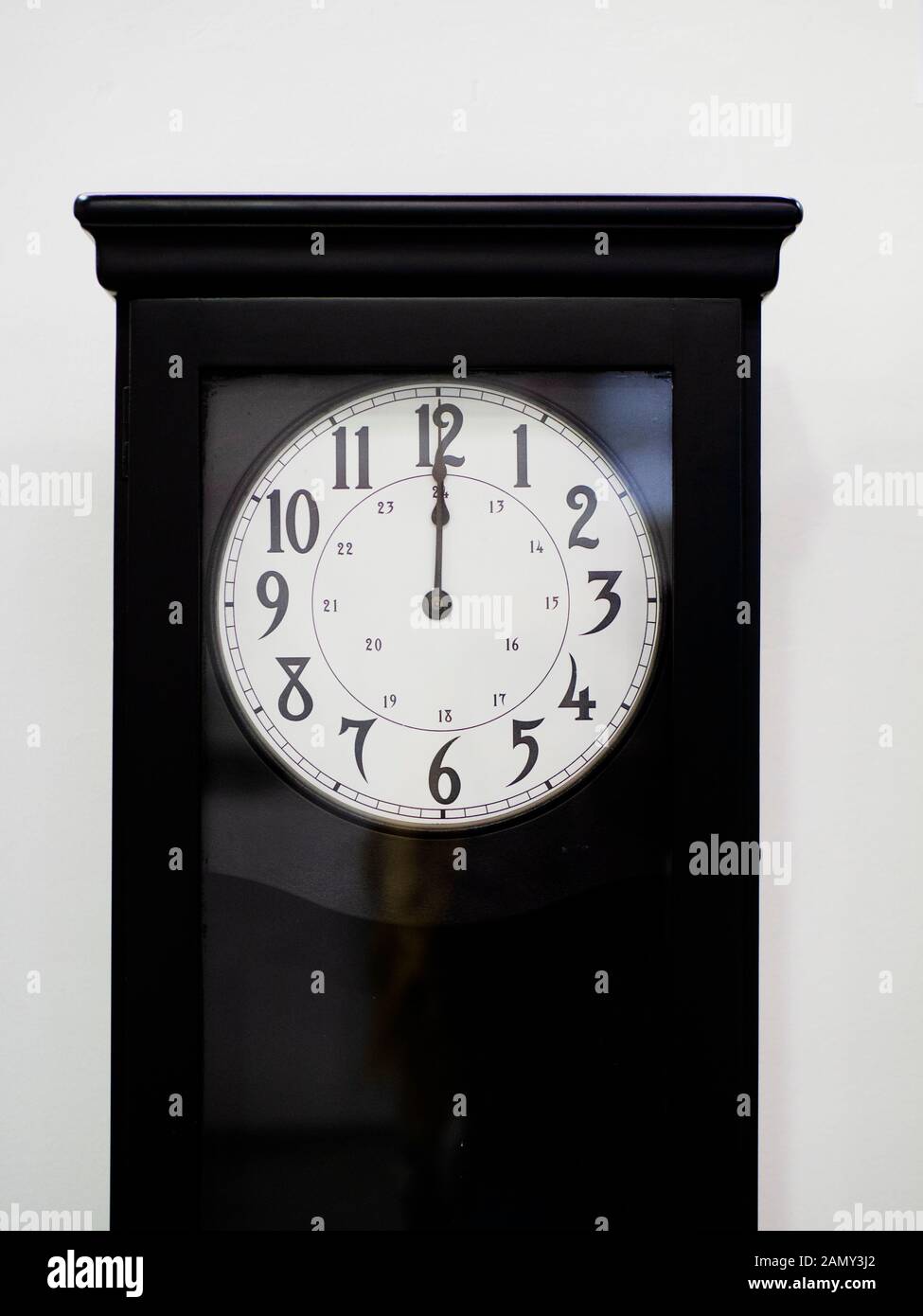 Clock noon midnight 12 hi-res stock photography and images - Alamy