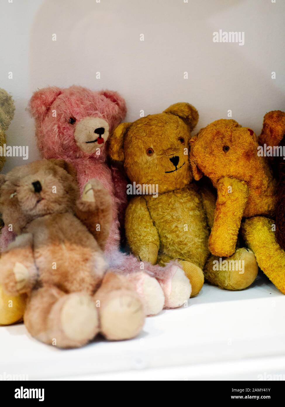 Old toys bears hi-res stock photography and images - Alamy