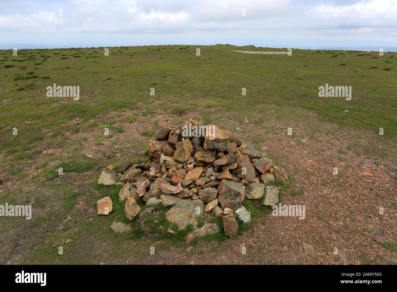 Summit Cairn on Stybarrow Dodd fell, Helvellyn range, Lake District ...