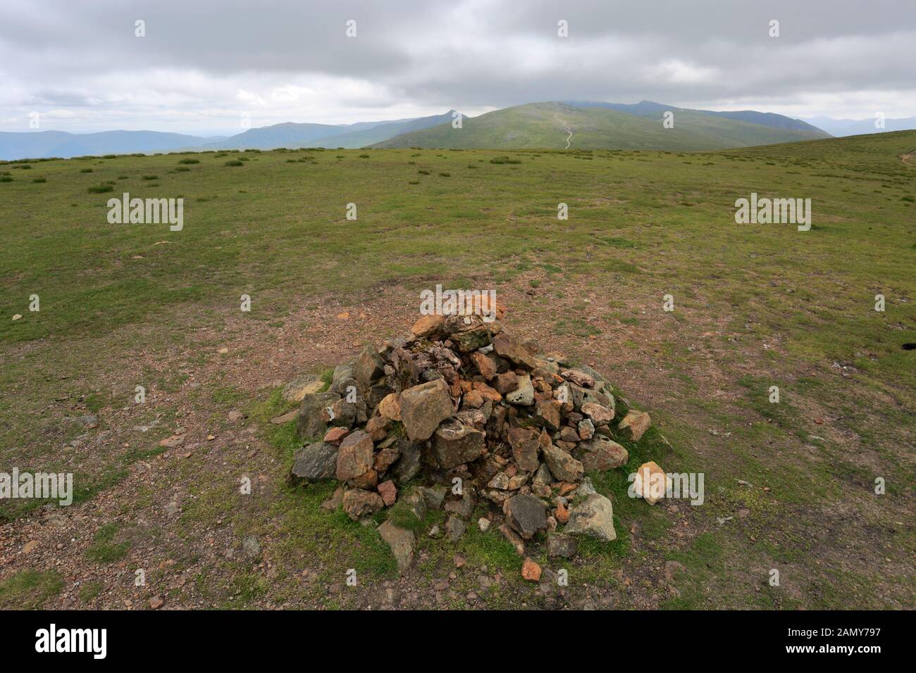 Summit Cairn on Stybarrow Dodd fell, Helvellyn range, Lake District ...