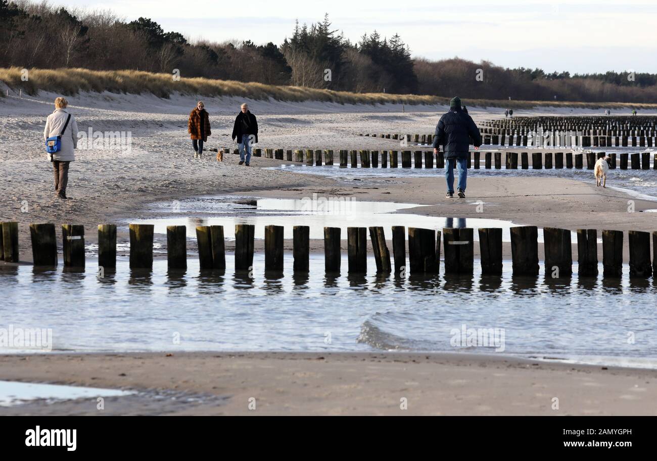 Wind causes hi-res stock photography and images - Alamy