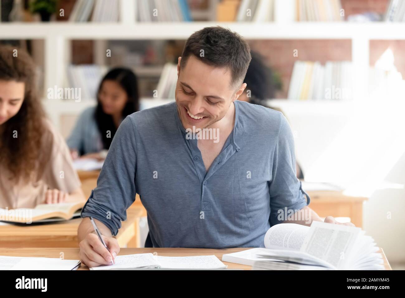 Student motivated library hi-res stock photography and images - Alamy