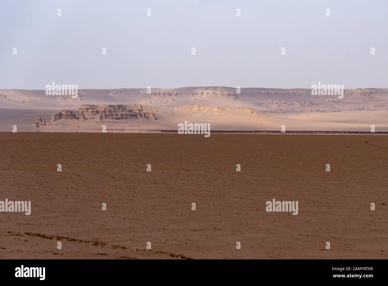 the shape of sand dunes in lut desert Stock Photo - Alamy