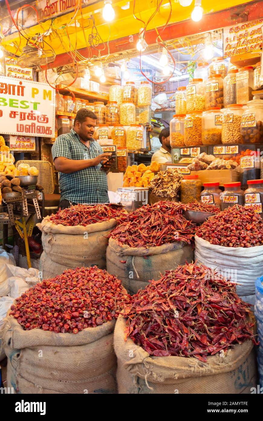 Traditional indian spice market hi-res stock photography and images - Alamy