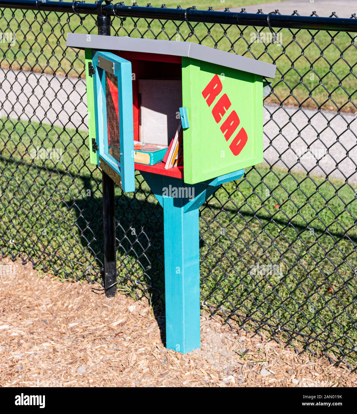 Little free library in a box hi-res stock photography and images - Alamy