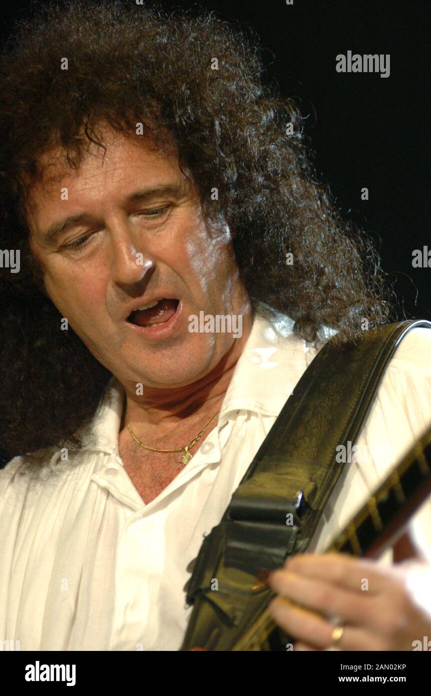 Brian may queen 1976 hi-res stock photography and images - Alamy