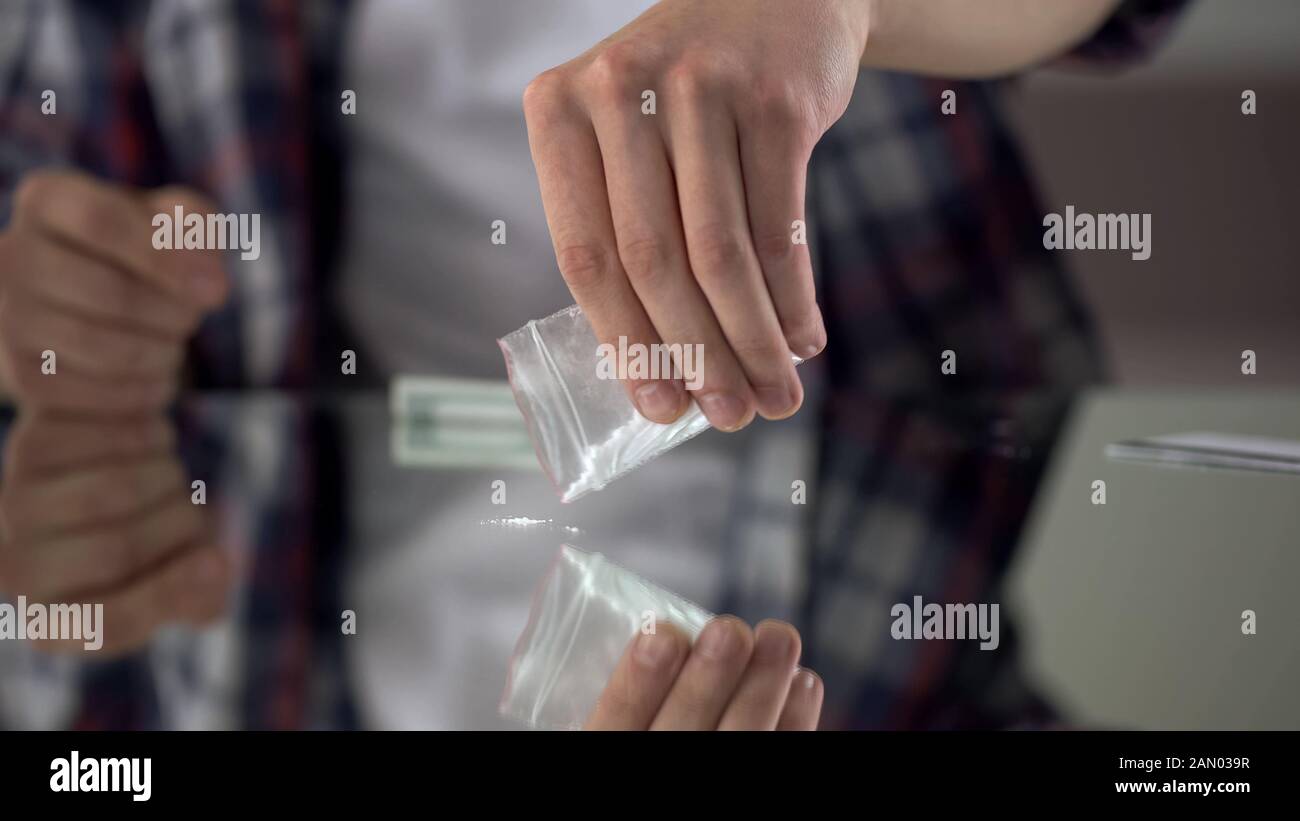 Snort Cocaine Stock Photos & Snort Cocaine Stock Images - Alamy