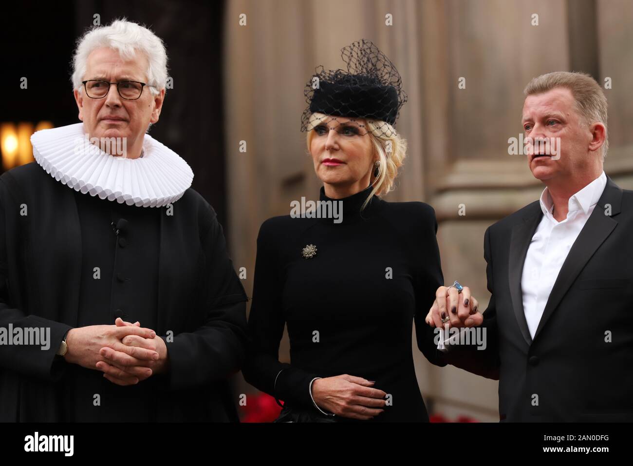 v.l. Pastor Alexander Röder, Marion Fedder, Jörg Pawlik, Trauerfeier ...