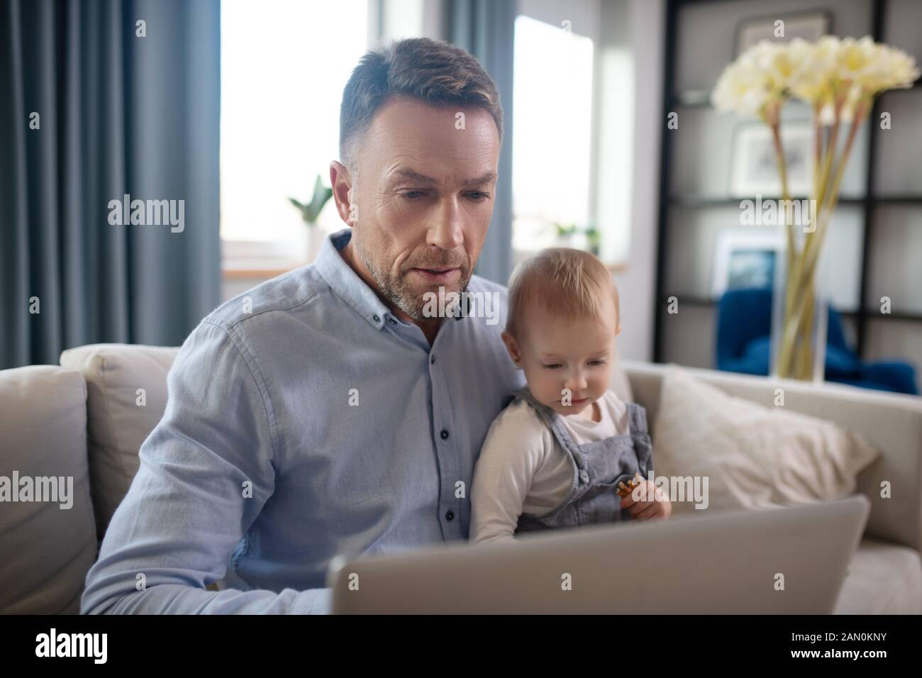 Hardworking father hi-res stock photography and images - Alamy