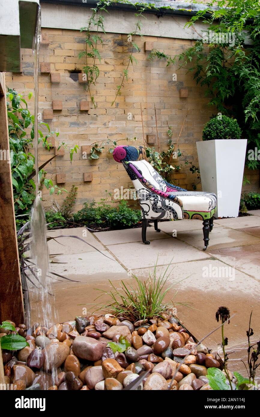 Garden pebble water feature hi-res stock photography and images - Alamy