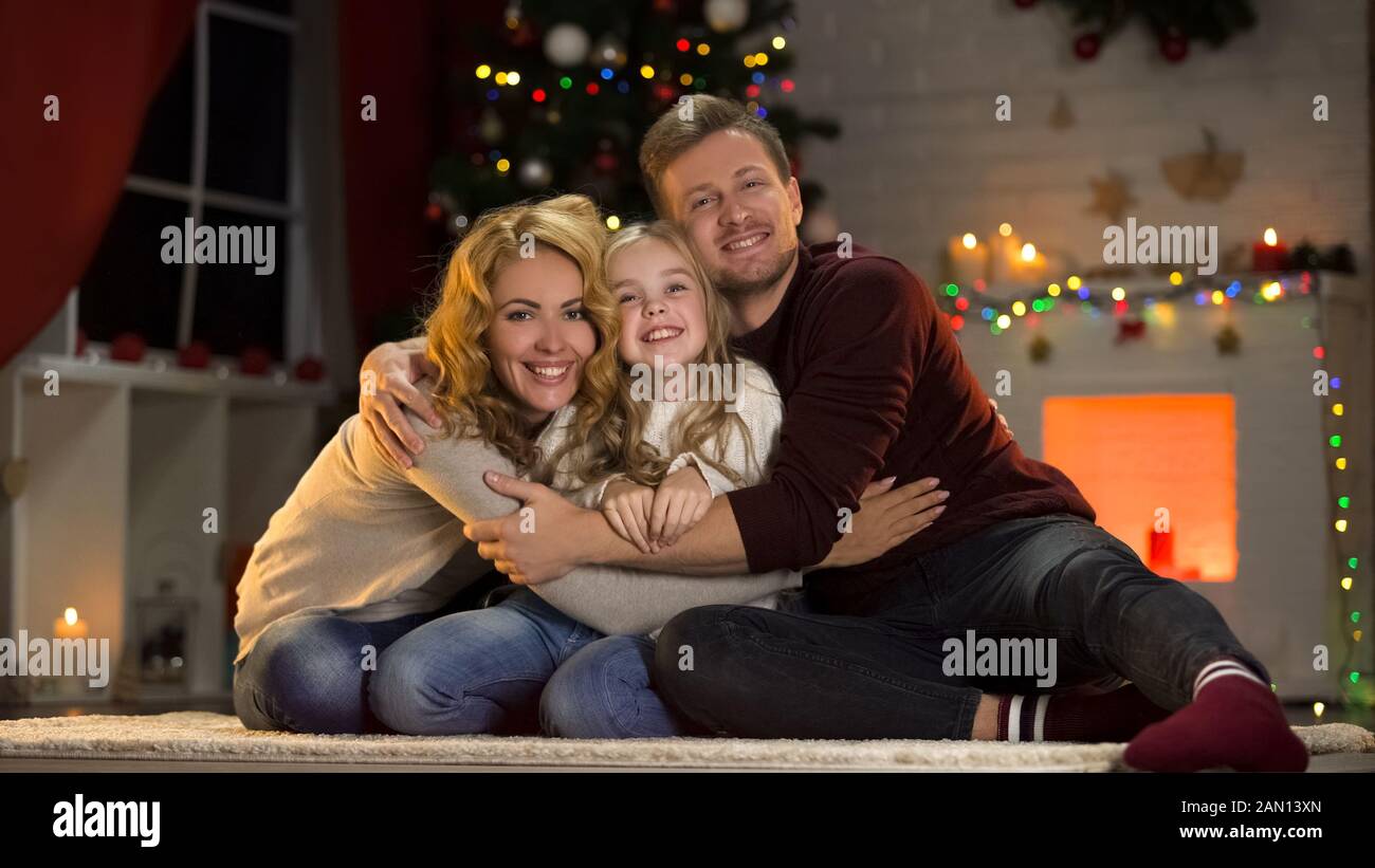 Parents hugging daughter hi-res stock photography and images - Alamy