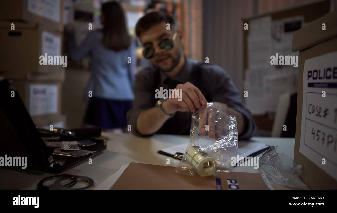 Cash in pocket hi-res stock photography and images - Alamy