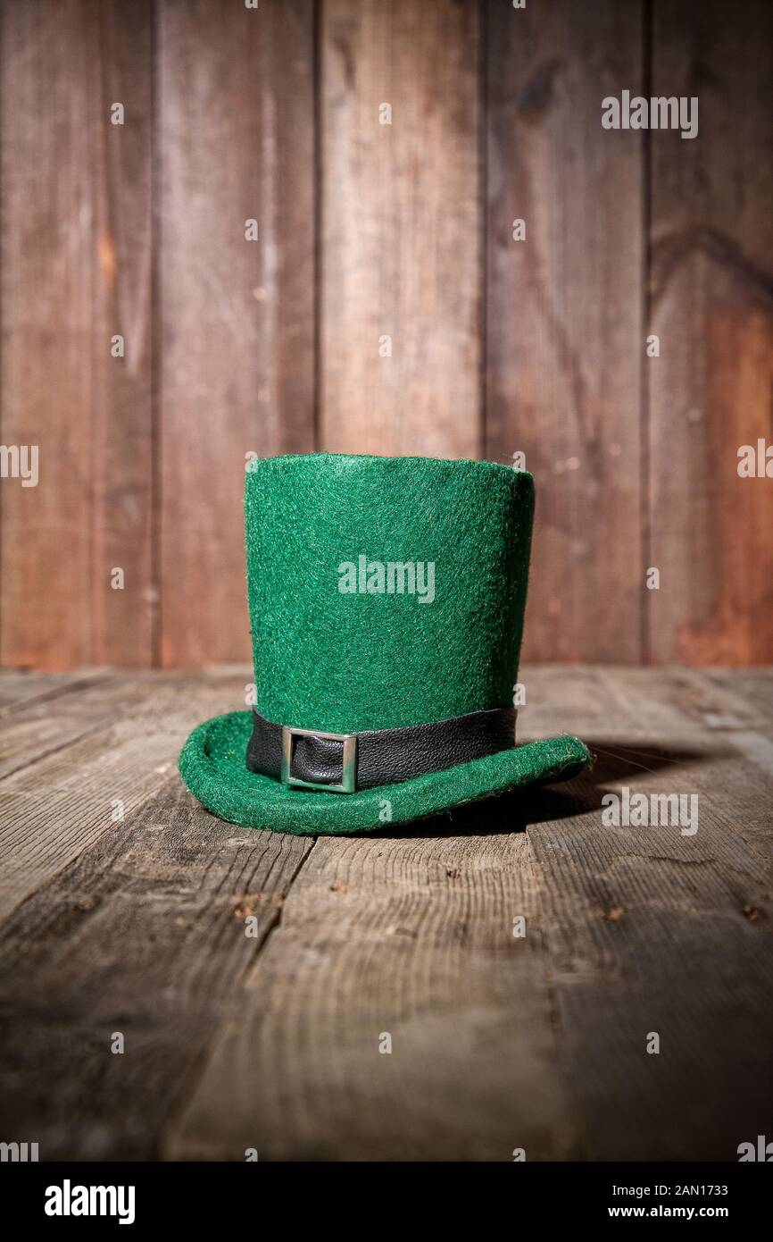 Green leprechaun hat Stock Photo - Alamy