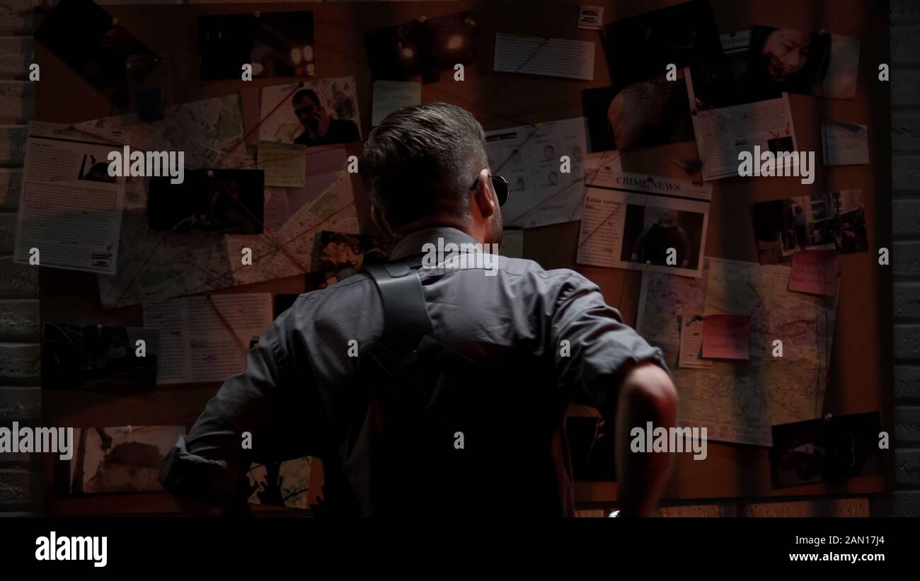 Detective investigation board hi-res stock photography and images - Alamy