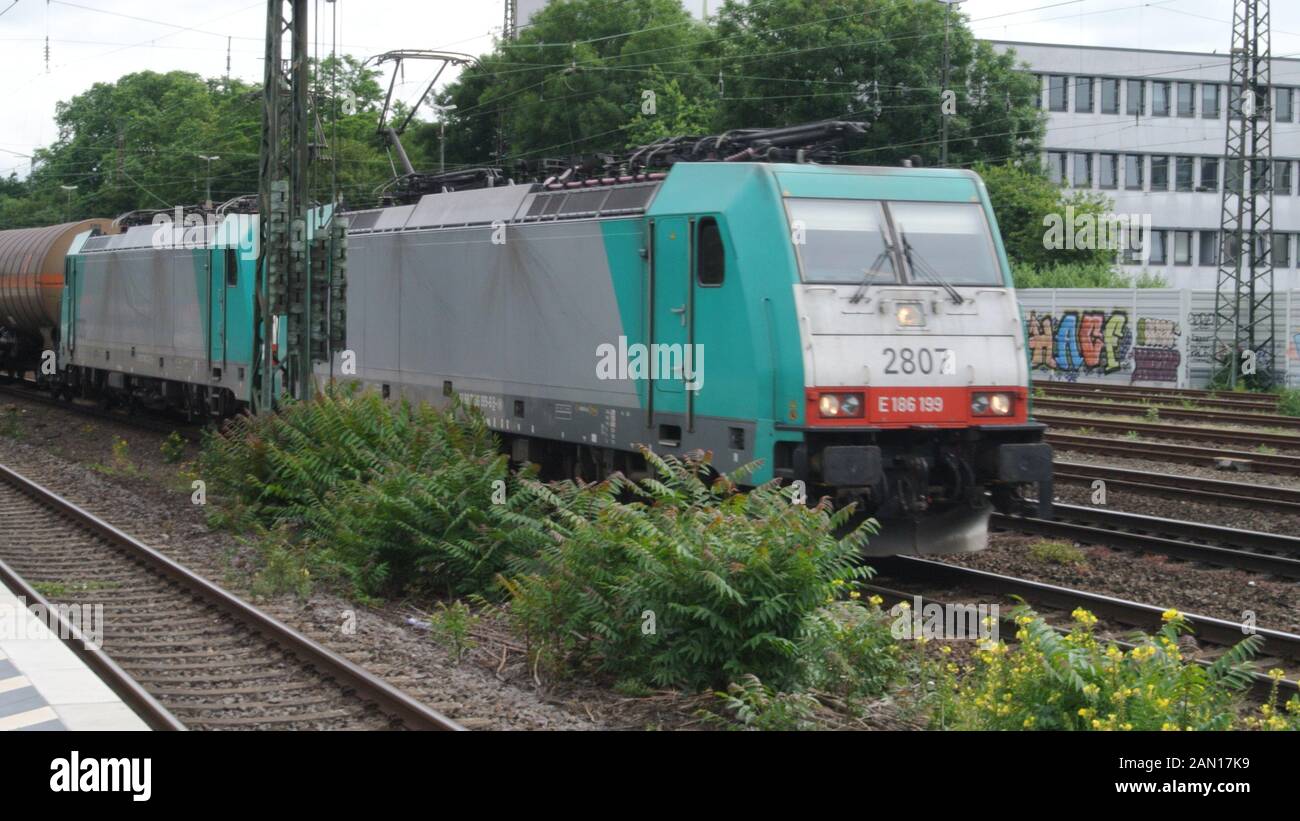 NS Class 186 electric locomotive, operated by Alpha Trains, at Cologne ...