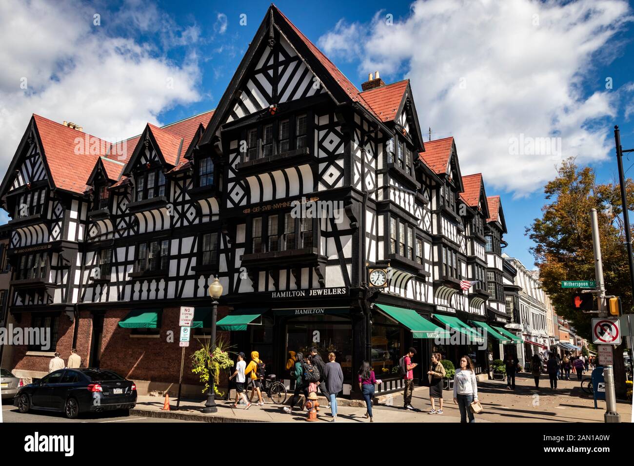 Classic tudor architecture hi-res stock photography and images - Alamy