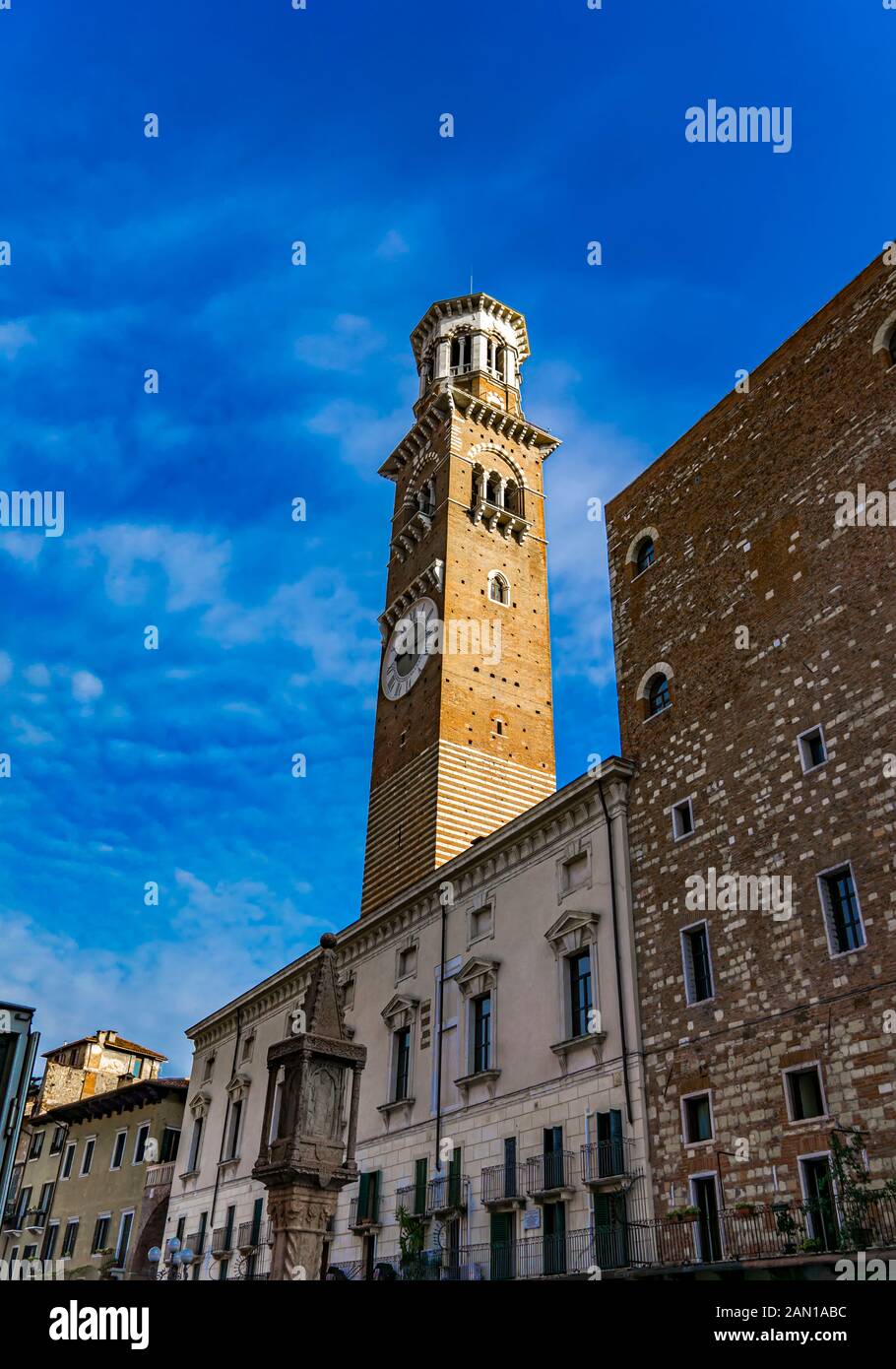 Lamberti tower of verona hi-res stock photography and images - Alamy