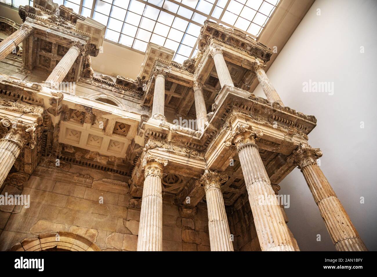 Ruins of an ancient building Stock Photo - Alamy