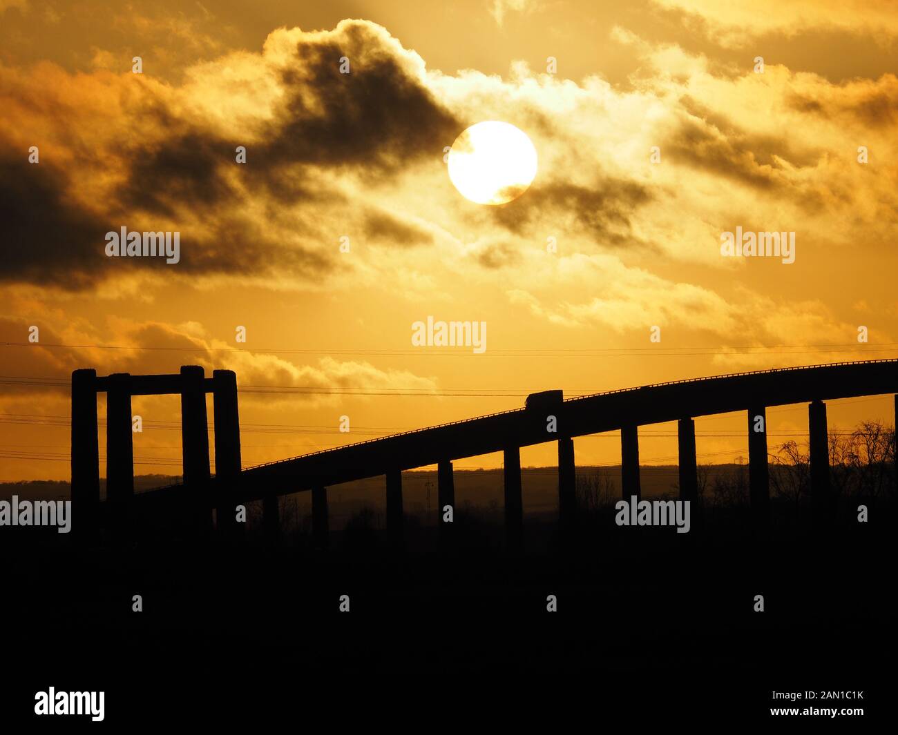 Elmley, Kent, UK. 15th Jan, 2020. UK Weather: a dramatic sunset behind ...