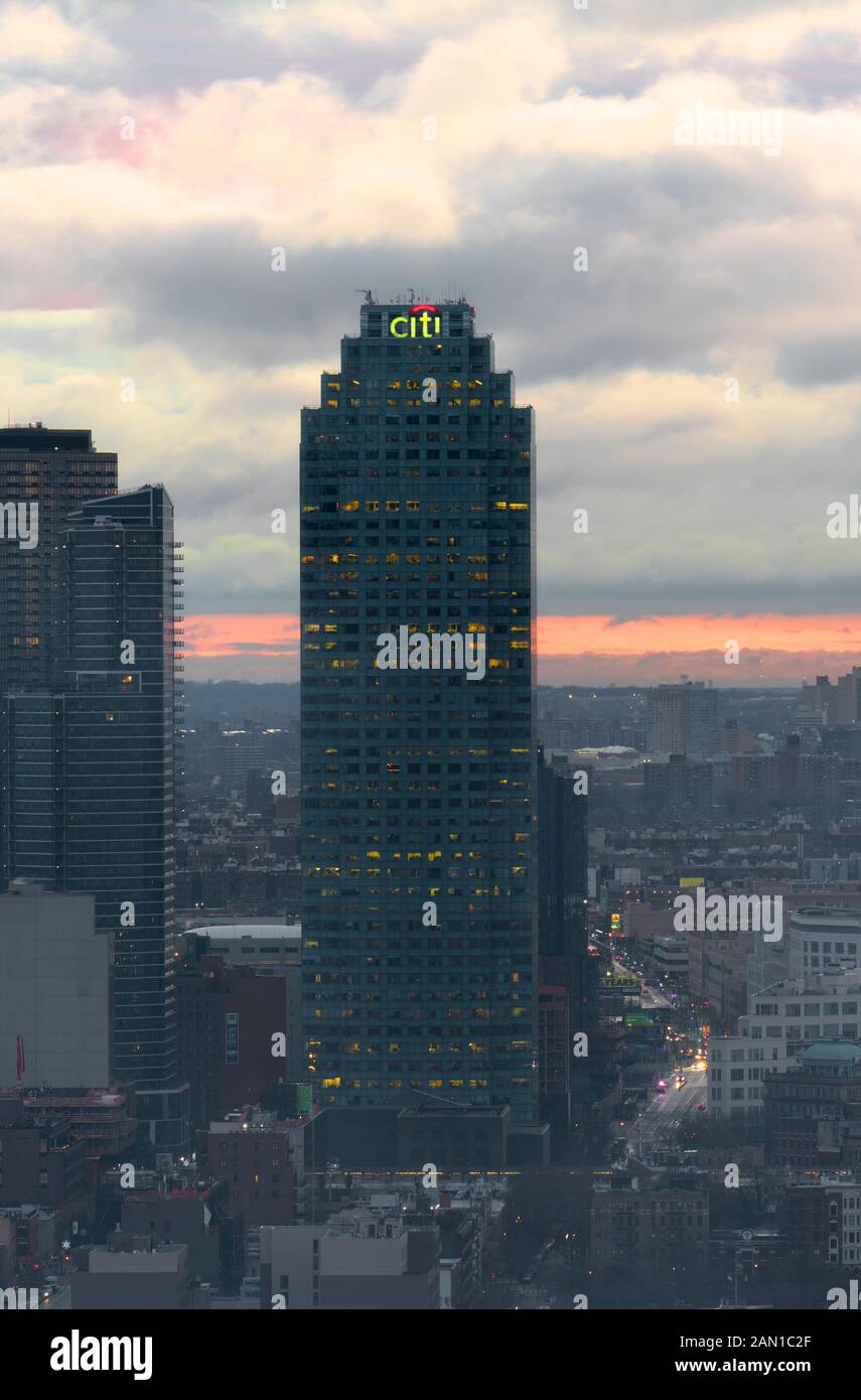The early morning sun rises over the skyscrapers of Long Island City ...