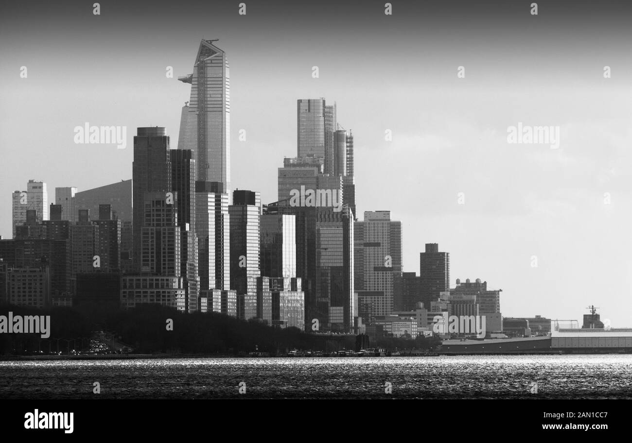The stunning skyline of the new Hudson Yards skyscrapers, overlooking ...