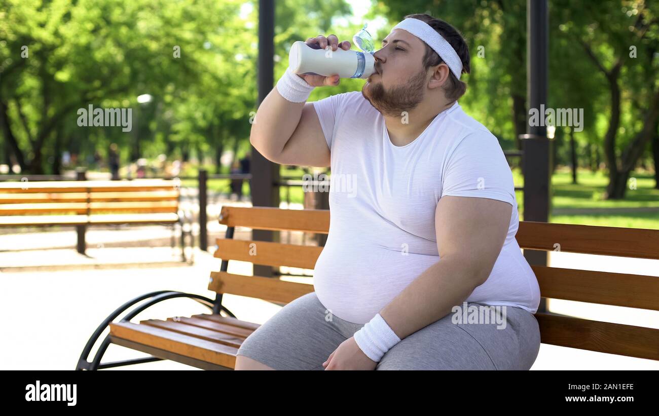 Fat man sitting on bench hi-res stock photography and images - Alamy