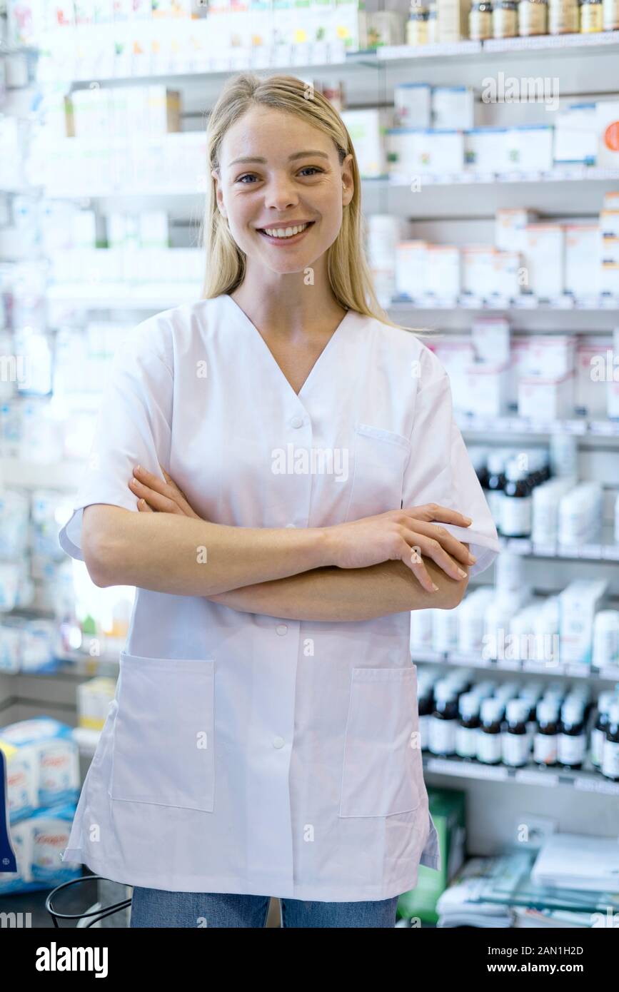 Young woman in pharmacy wearing hi-res stock photography and images - Alamy