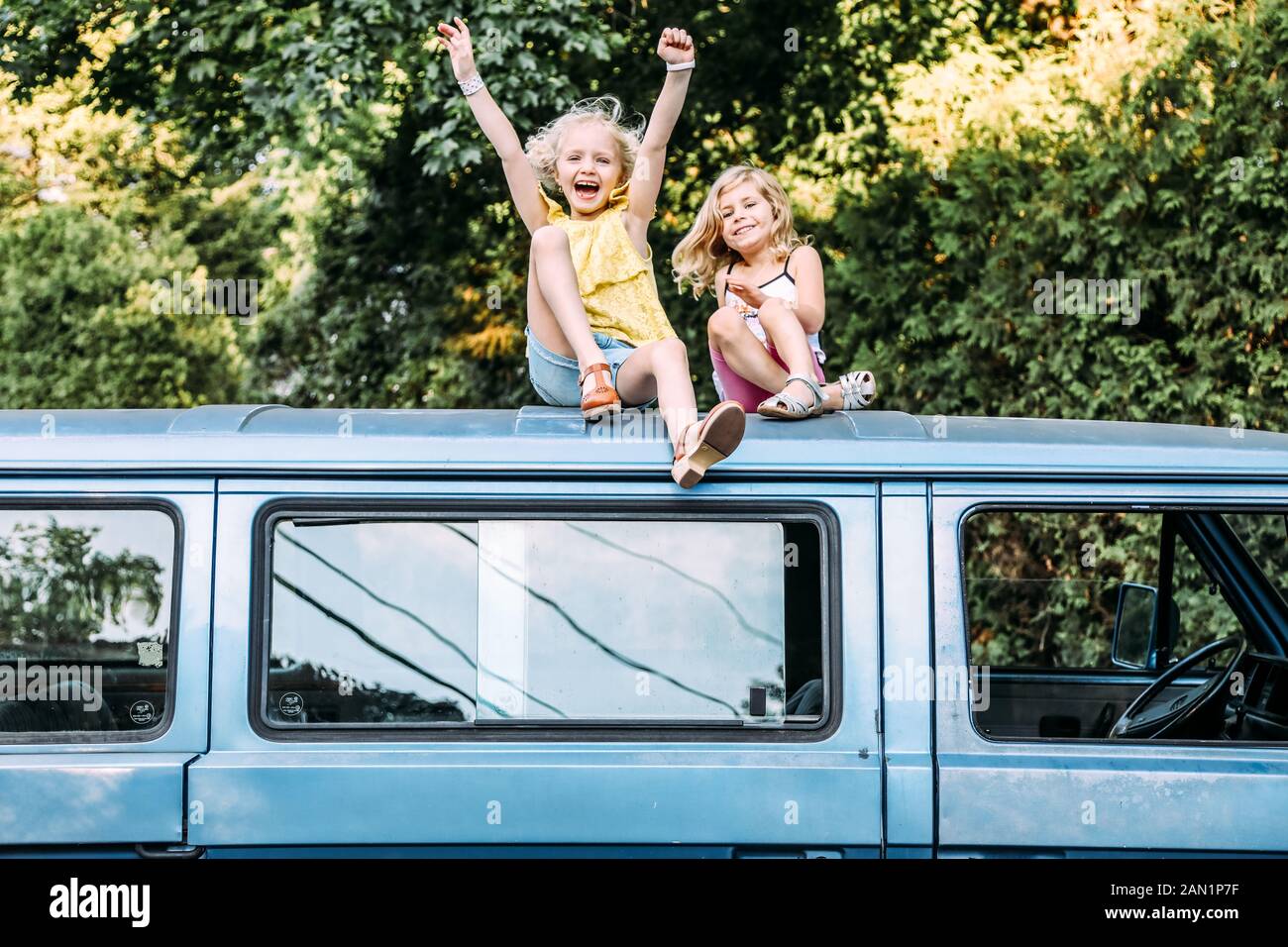 Vintage car girls hi-res stock photography and images - Alamy
