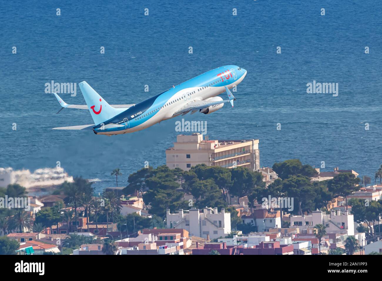 Tui airplane hi-res stock photography and images - Alamy