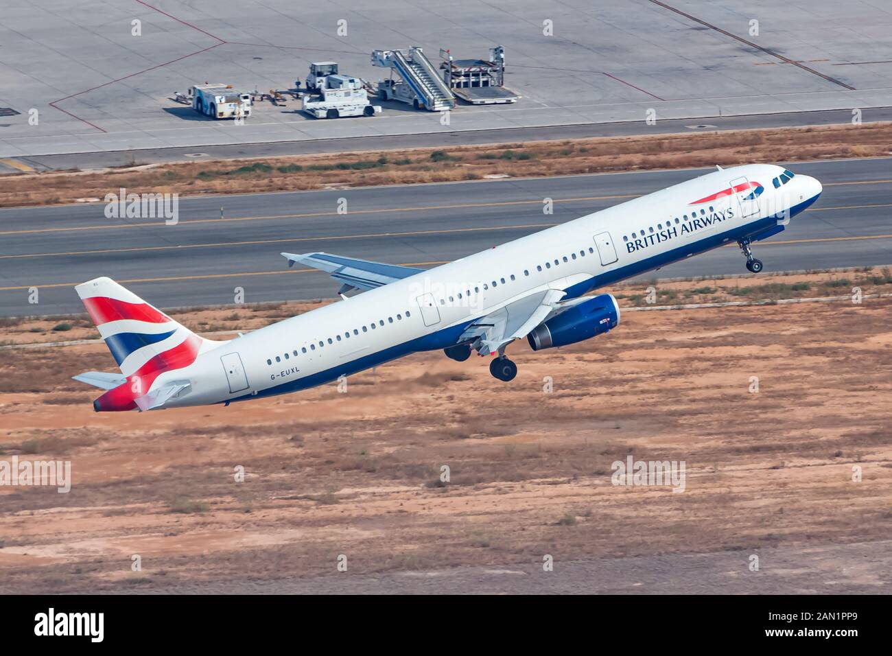 British airways airbus a321 landing hi-res stock photography and images ...