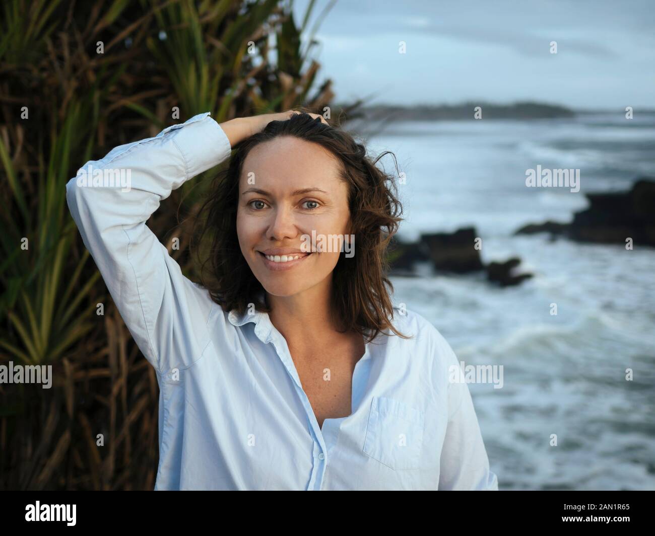 Woman and ocean hi-res stock photography and images - Alamy