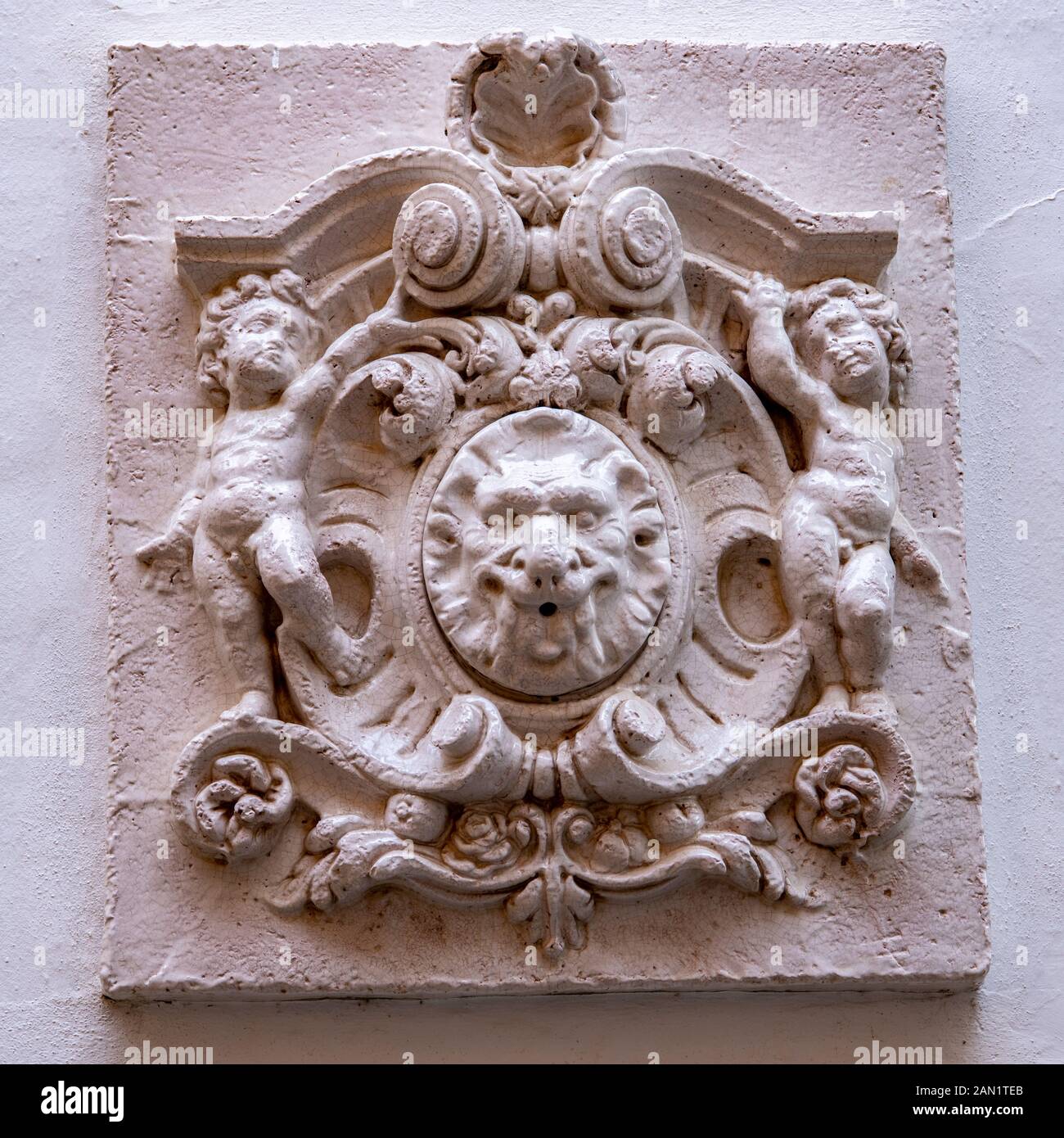 Stucco figures hi-res stock photography and images - Alamy