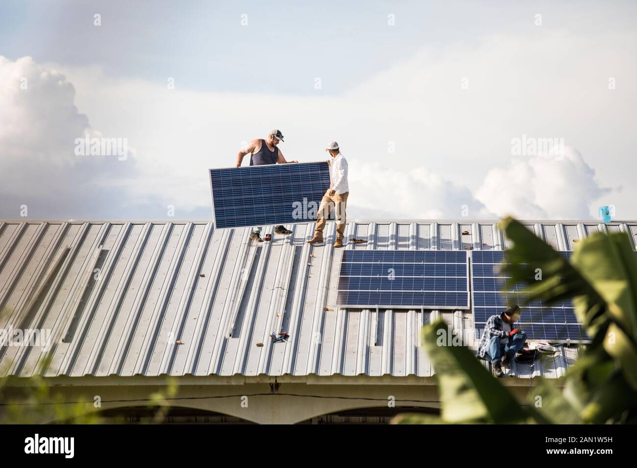 Solar install team hi-res stock photography and images - Alamy
